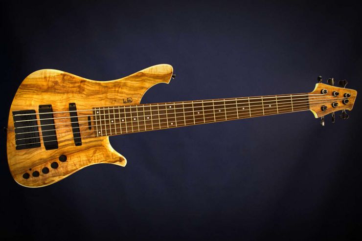 SINGER - Der Edelbass von Le Fay wird Dich sofort begeistern